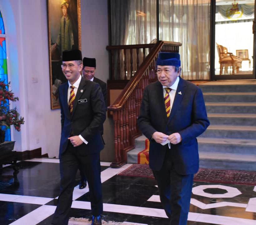 Menghadap DYMM Sultan Selangor Dan DYTM Raja Muda Selangor
