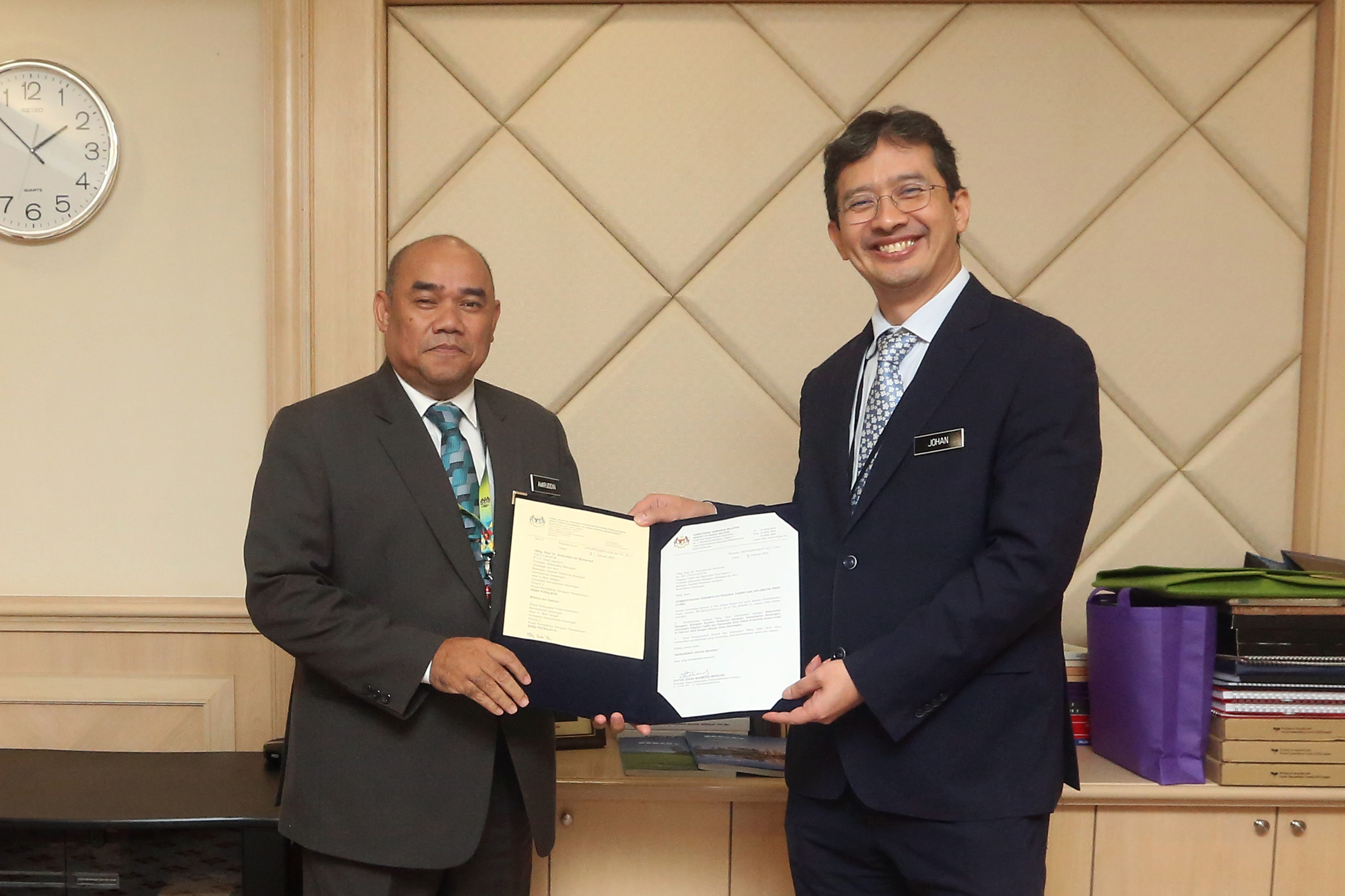 Sesi Penyerahan Surat Penempatan Gred Utama