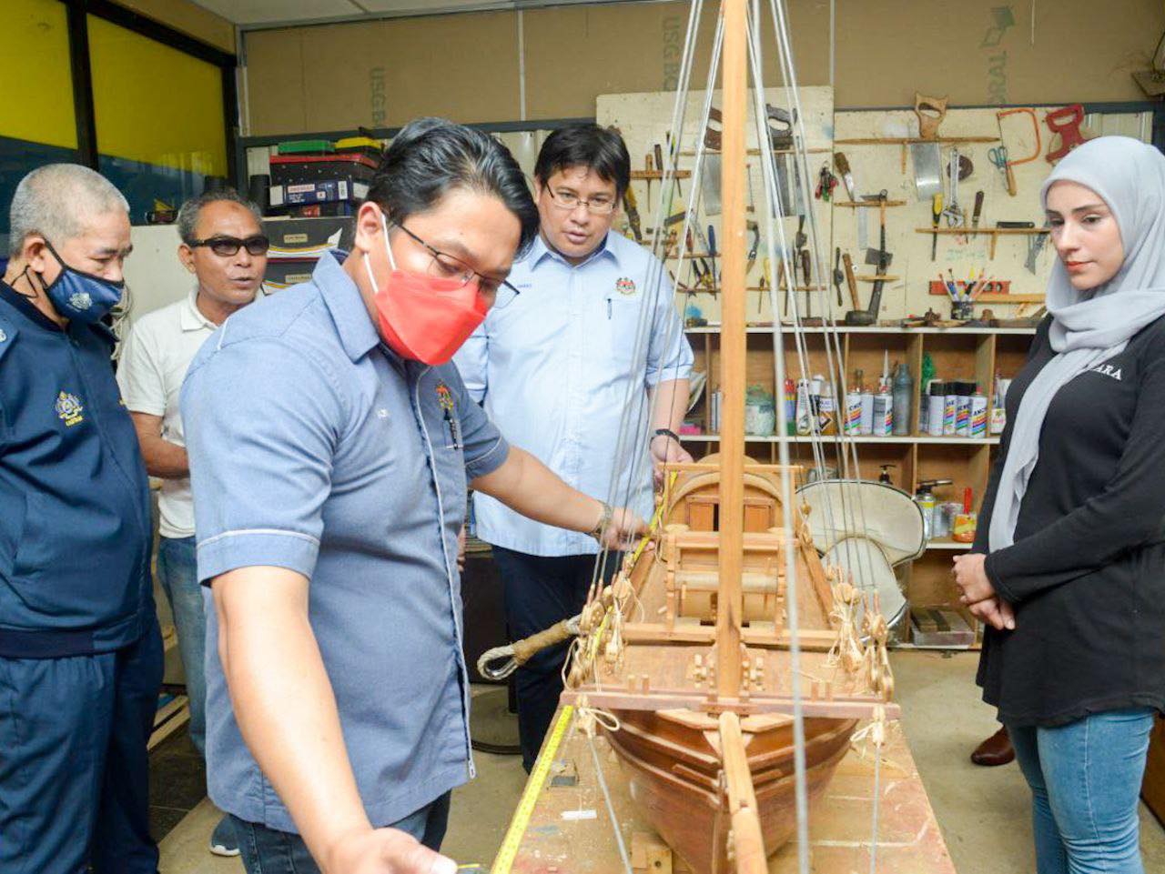 Sesi Turun Padang sempena Jelajah #Bajet2023 ke Industri Warisan ...