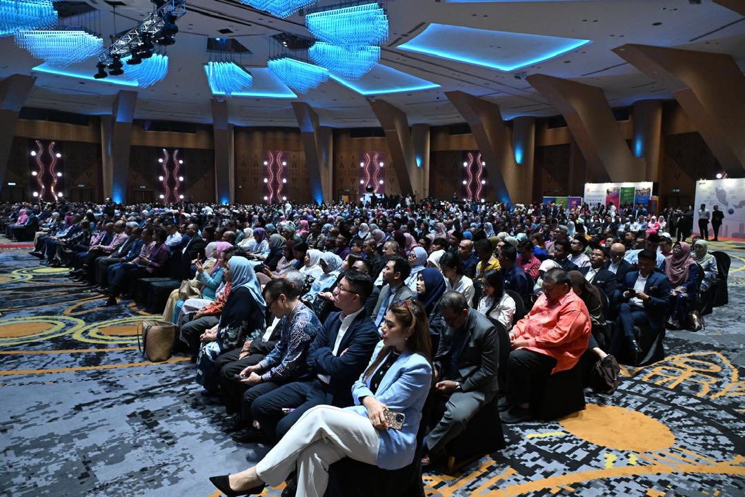 Majlis Peluncuran Sekolah Angkat MADANI