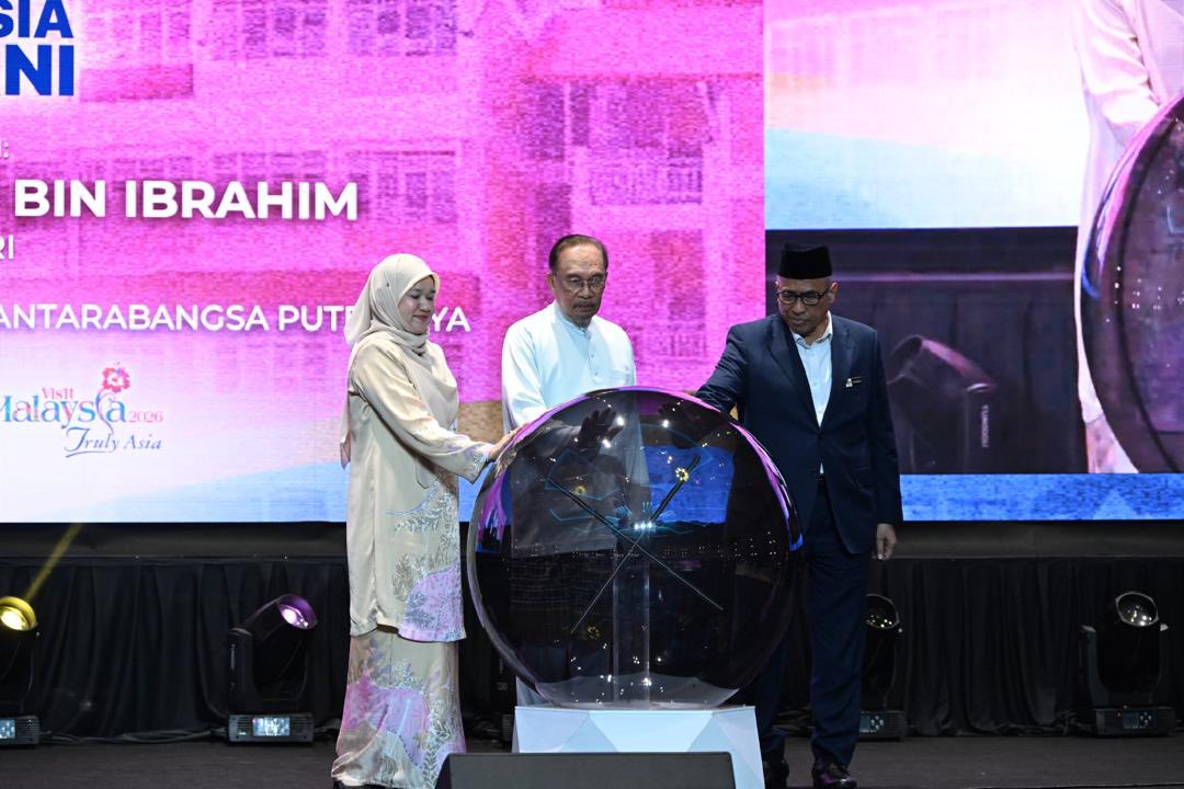 Majlis Peluncuran Sekolah Angkat MADANI