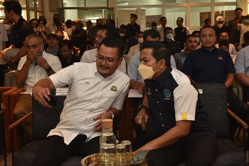 Majlis Menandatangani MOU Futurise (Aksadron) dan Iskandar Investment ...