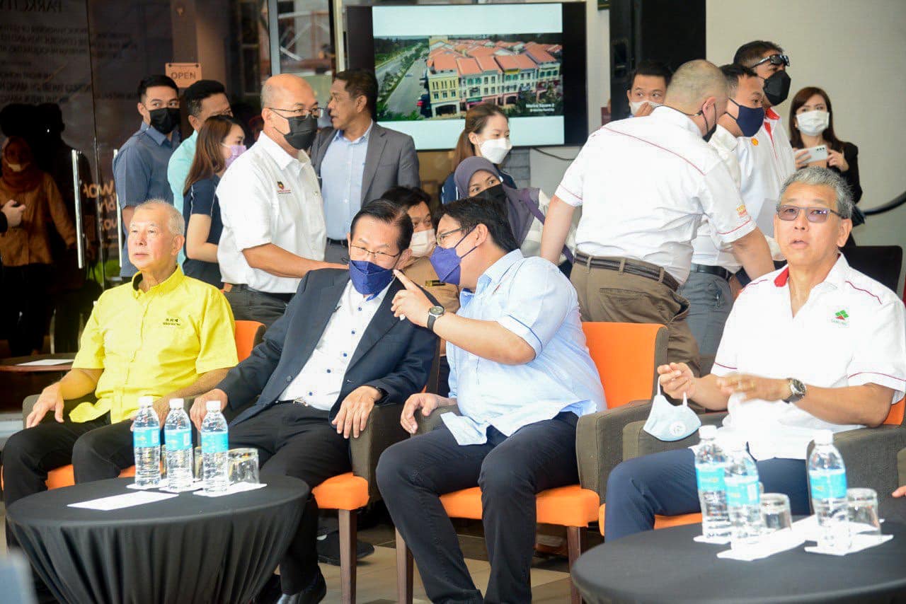 Majlis Penyerahan Simbolik Surat Anugerah Bagi Pembinaan Shell Malaysia ...